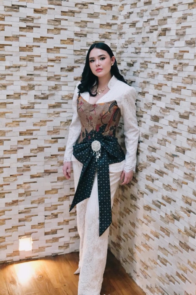 Amanda Manopo Kembali Tampil Usai 1 Minggu Lahiran, Perut Langsingnya ...