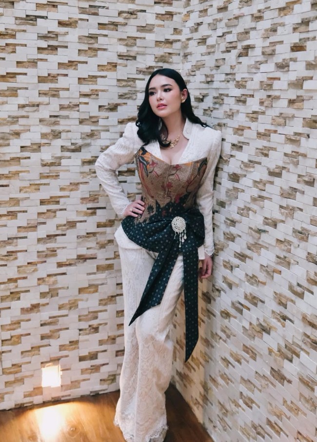 Amanda Manopo Kembali Tampil Usai 1 Minggu Lahiran, Perut Langsingnya ...