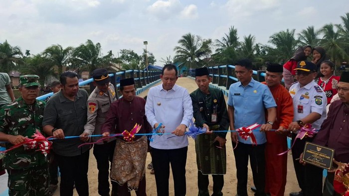 Warga Muaro Jambi Swadaya Bangun Jembatan Rp 1,5 M untuk Akses Desa