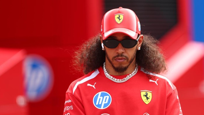 Lepas Kepang Ikonik, Lewis Hamilton Pamer Rambut Ikal Alami di F1 Grand ...