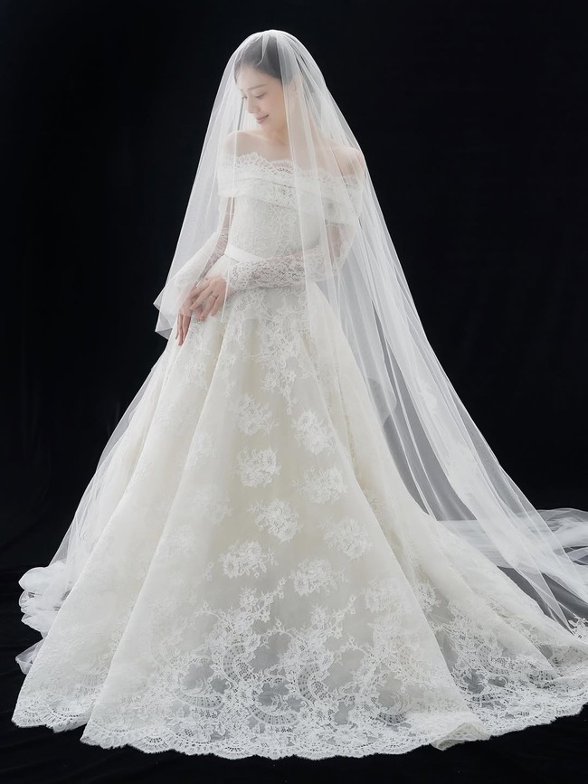 Bukan Scene Drakor, Moon Chae Won Pamer Foto Prewedding Jelang Menikah