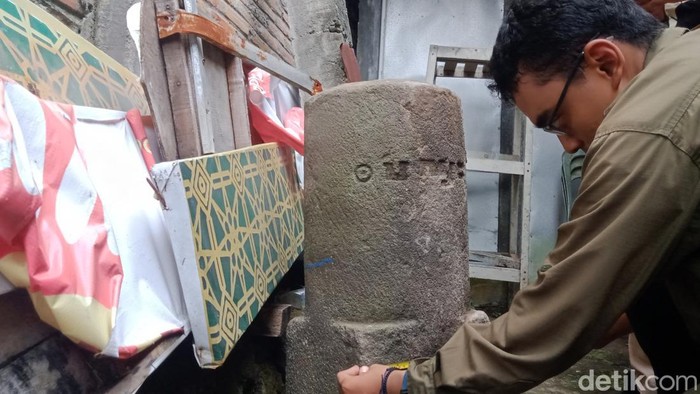 Batu Lingga Bertulis Ditemukan di Gang Buntu Gumulan Klaten