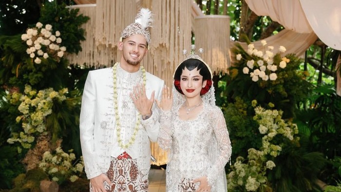 Kalung Berlian Mewah Jennifer Coppen saat Dinikahi Hubner, Segini Harganya