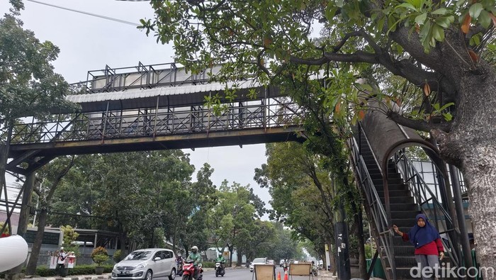 Wajah Kusam JPO di Kota Bandung