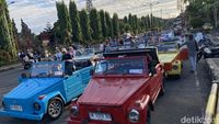 17 VW Safari Bawa Bule Prancis Mejeng Cantik di Taman Kertha Gosa Klungkung