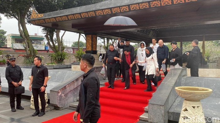 Doa Megawati Soekarnoputri Saat Ziarah di Makam Bung Karno
