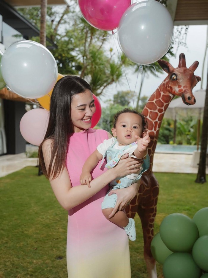 Selamat Ulang Tahun Pertama Anak Thariq Halilintar dan Aaliyah Massaid