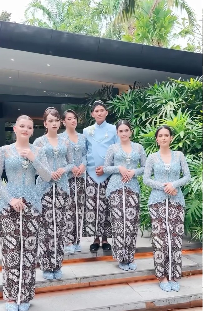 Baila Fauri-Rebecca Klopper Jadi Bridesmaid Jennifer Coppen, Anggun ...
