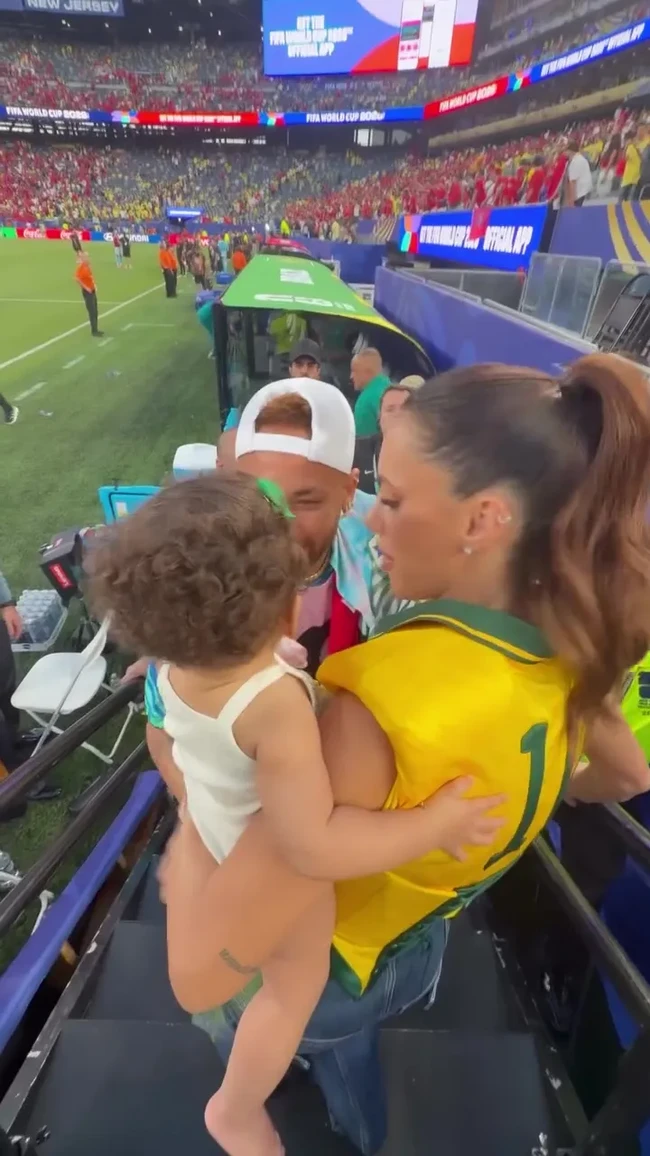 Dukung Neymar di Piala Dunia, Bruna Biancardi Sulap Jersey Brasil Jadi ...