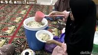 Semangkuk Azura, Seribu Doa: Tradisi Muharam Sarat Nilai di Pangkalan Bun