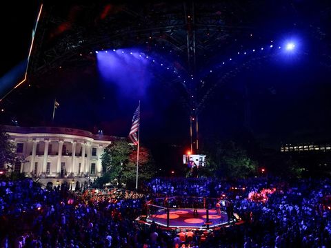 Ultah ke-80, Trump Nonton Laga UFC Berdarah di Gedung Putih