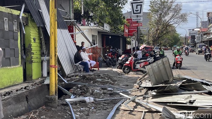 Bandel Tetap Pakai Fasum, Sop Keluargata di Sunu Makassar Dibongkar Lagi
