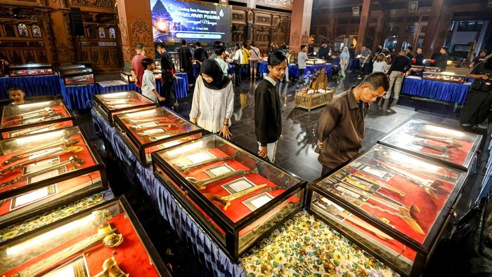 Ponorogo Diselimuti Aura Pusaka, Ratusan Keris dan Pedang Kuno ...