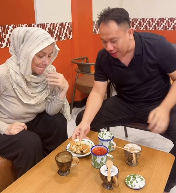 Vicky Prasetyo, Artis Sekaligus Foodies yang Kini Punya Bisnis Kuliner