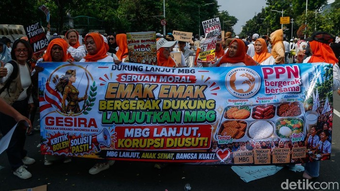 Aksi di Patung Kuda, Massa Minta Program MBG Tetap Berjalan