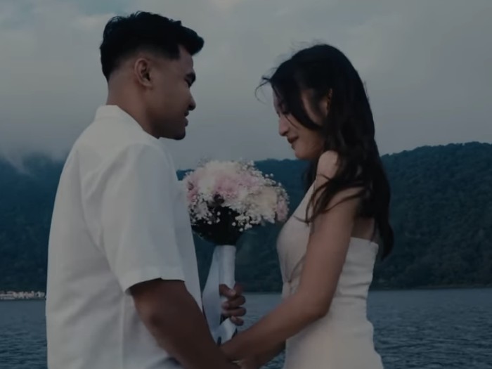 Manis! Asnawi Mangkualam Lamar Yuriska Patricia