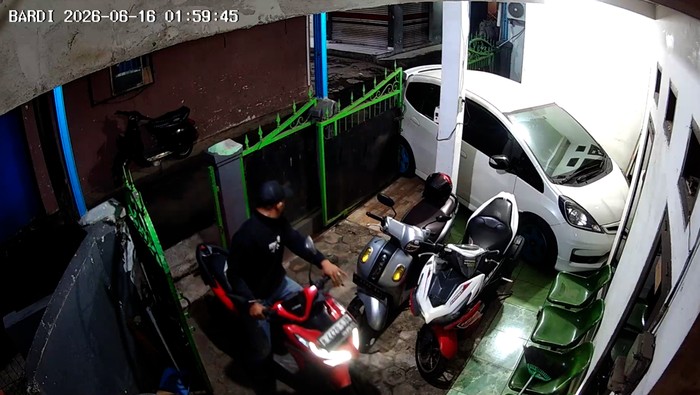 Aksi Senyap Maling di Depok, Curi 2 Motor Sekaligus dalam Semalam