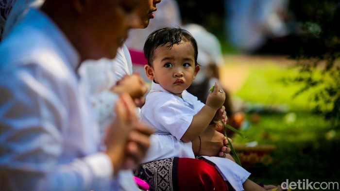 Hari Kemenangan Dharma, Umat Hindu Gelar Ibadah Galungan dengan Penuh ...