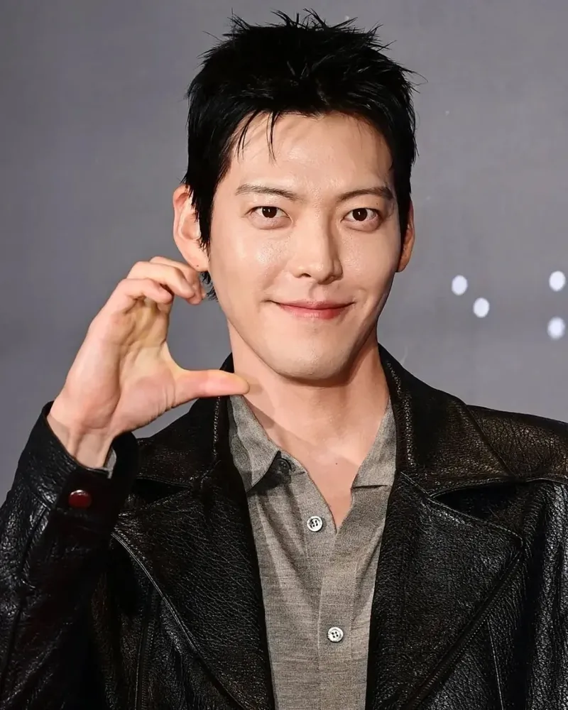 Momen Kim Woo Bin Dukung Shin Min Ah, Hadiri Premier Istri Sebelum Syuting