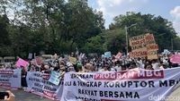 Massa Gelar Aksi di Patung Kuda, Dukung MBG Dilanjutkan