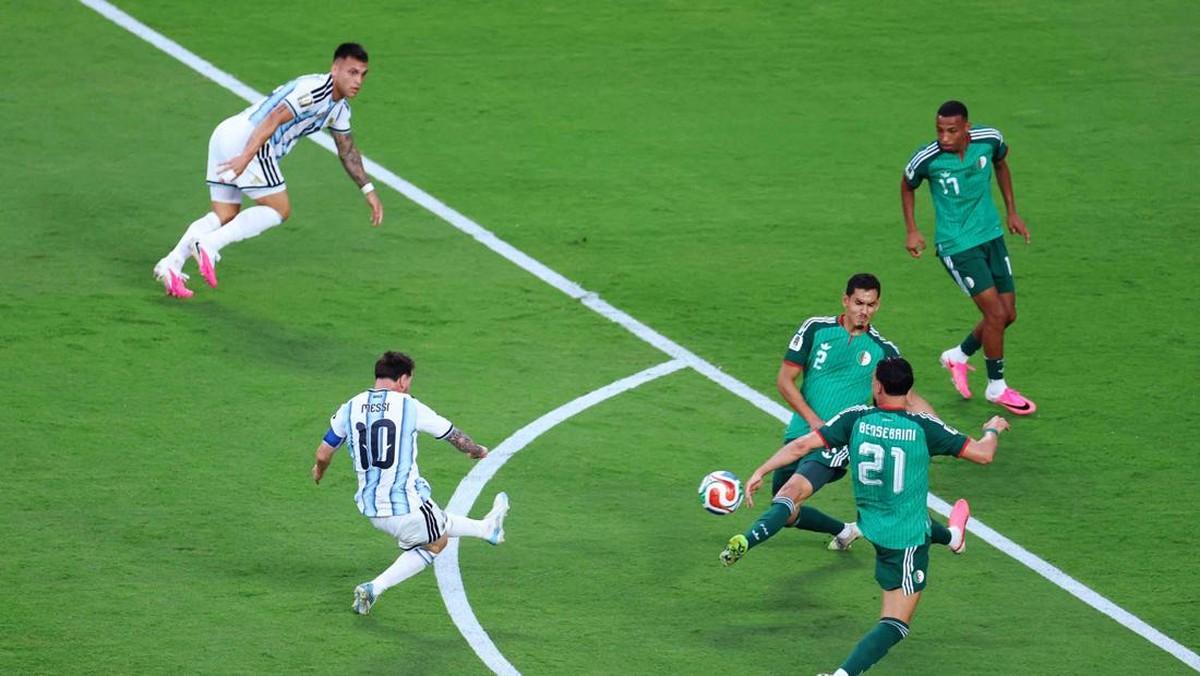 Messi Hat-trick! Argentina Hajar Aljazair 3-0