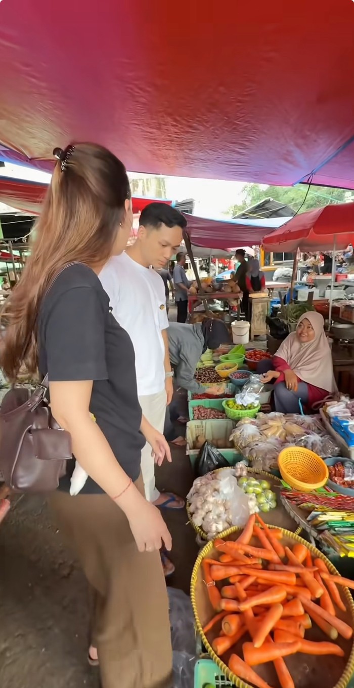 Ultah ke-24, Sarah Menzel Dapat Kue Spesial dari Azriel Hermansyah