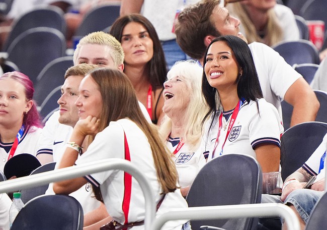 Potret Ashlyn Castro, Influencer Dicium Jude Bellingham Usai Piala ...