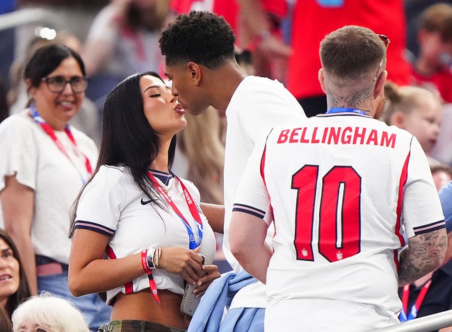 Potret Ashlyn Castro, Influencer Dicium Jude Bellingham Usai Piala ...