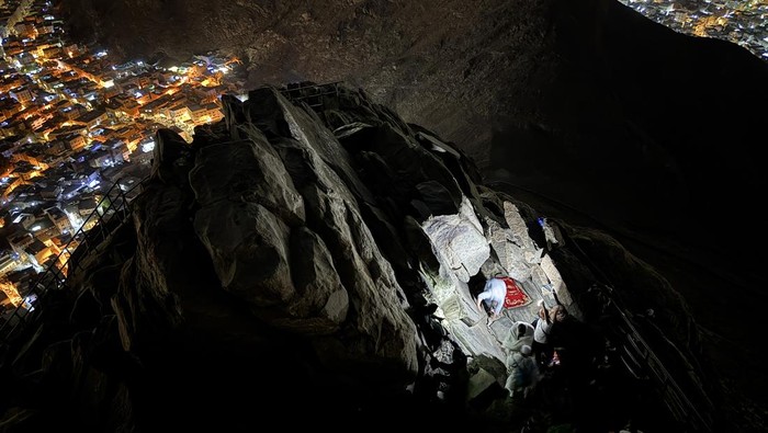 Mendaki Gua Hira, Saksi Turunnya Wahyu dan Kesetiaan Khadijah