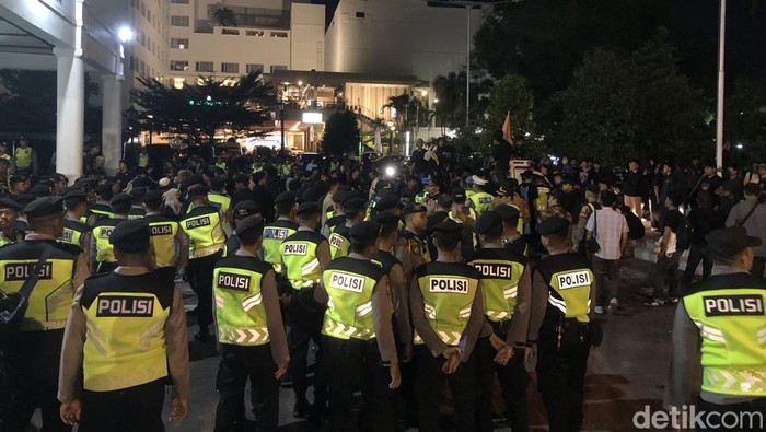 Sempat Tegang, Massa Mahasiswa Akhirnya Tinggalkan DPRD DIY