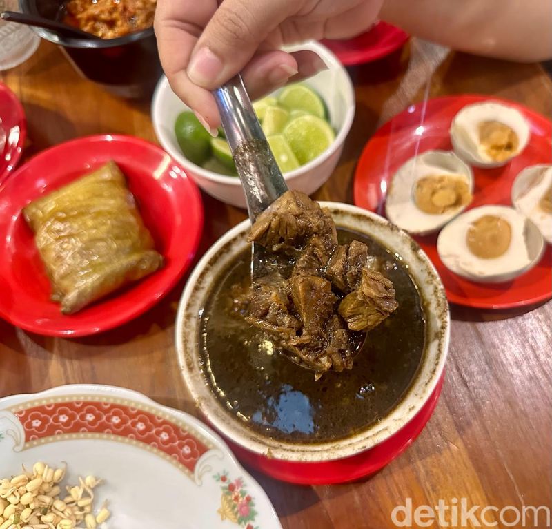 Lekooh: Kenikmatan Rawon dan Coto Makassar yang 'Lekoh' di Jaksel