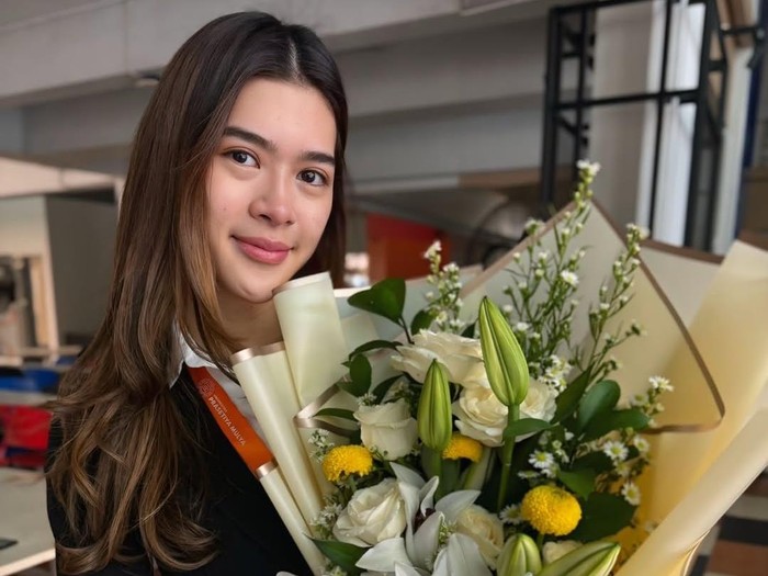 Air Mata Mieke Amalia, Kayra Miendra Lulus Sidang Kuliah