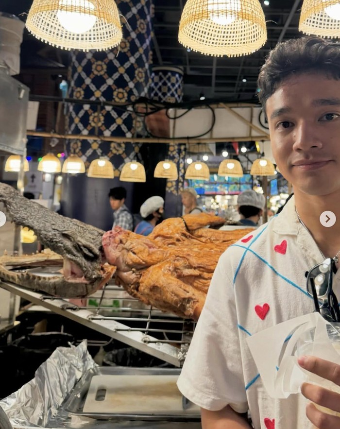 10 Momen Makan Fadly Faisal yang Curi Perhatian, Ada Buaya Panggang!