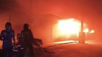 Pabrik Plastik dan Mainan di Medan Johor Terbakar