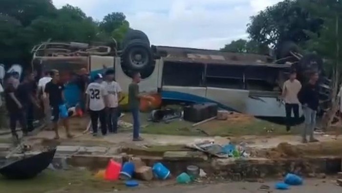 Bus Rombongan Jemaat HKBP Kecelakaan di Pantai Batam, 1 Orang Meninggal
