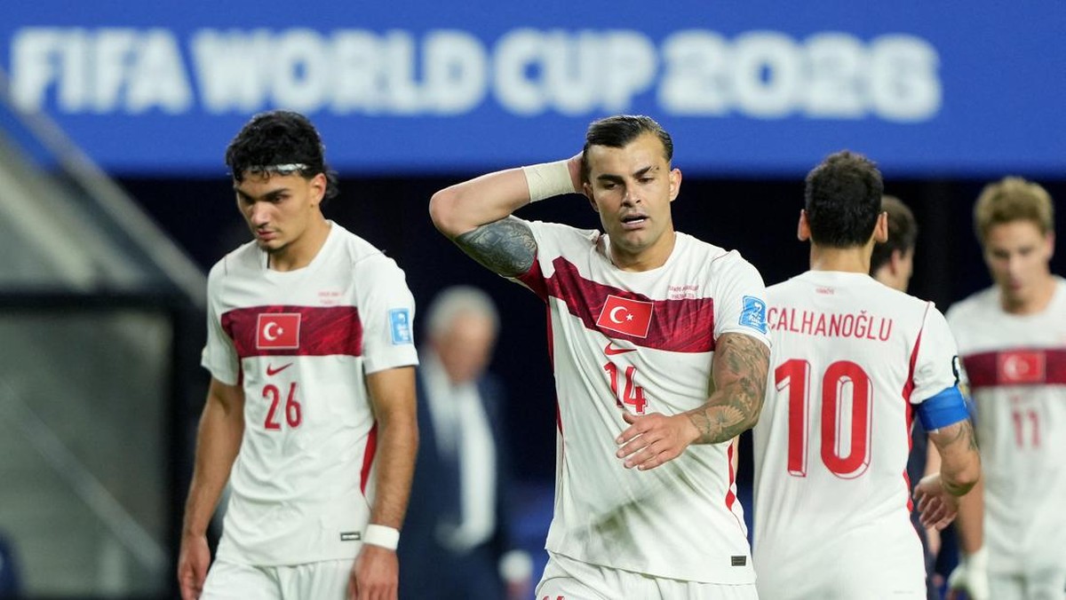 Bermain 10 Orang, Paraguay Paksa Turki Angkat Koper