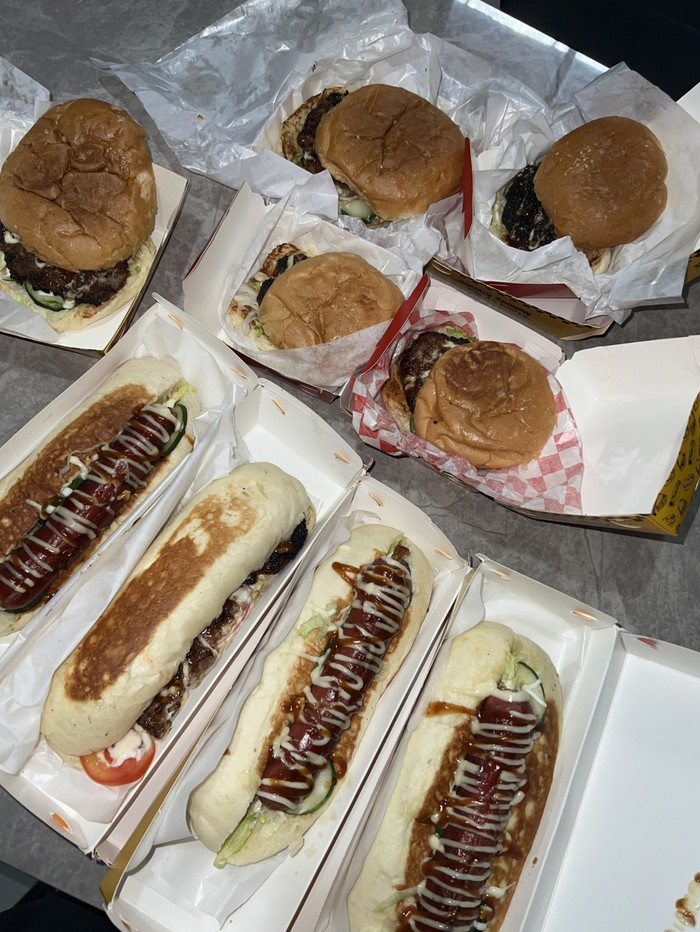 Aldi Taher Gercep Respons saat Pembeli Aldi's Burger Gak Dapat Daging