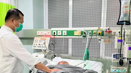 Menhan Sjafrie Telepon Gubernur Iqbal Seusai Jenguk Tuan Guru Bagu
