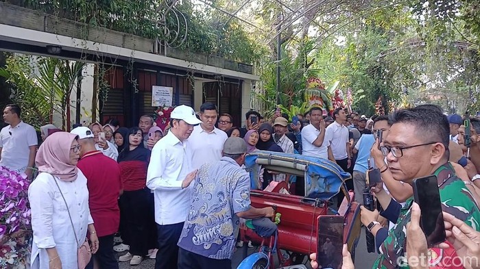 Beri Ucapan Ultah ke Jokowi, Ratusan Tukang Becak Bawa Pulang 'Kado ...