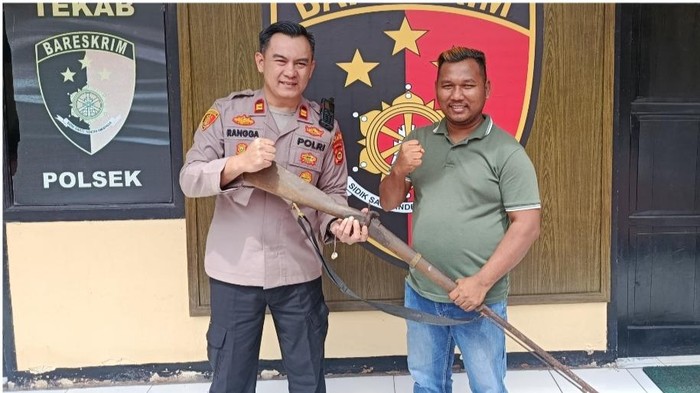 Warga Ogan Ilir Serahkan Senpira Laras Panjang Sukarela ke Polisi