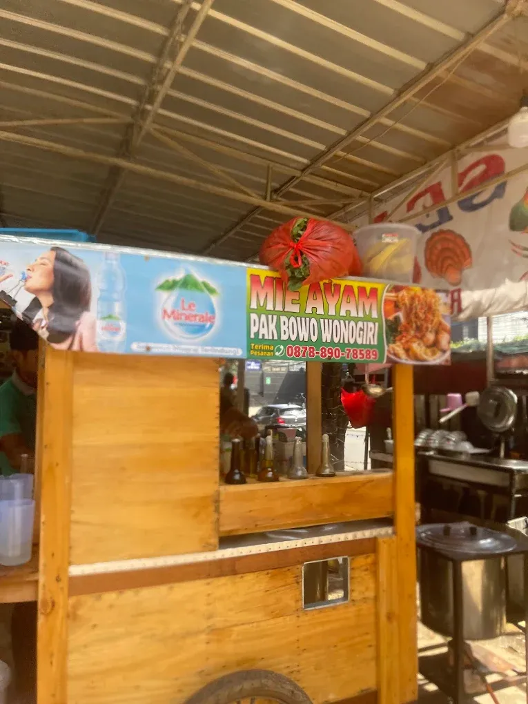 Titi Kamal Cari Mie Ayam Gerobakan di Jaksel, Netizen Ungkap 5 Tempat Ini!
