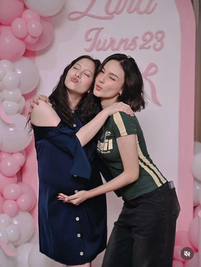 8 Potret Adhisty Zara Rayakan Ultah ke-23, Baby Bump Curi Atensi