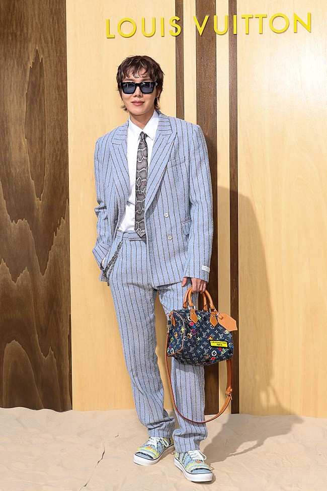 Adu Gaya BA Louis Vuitton: Gong Yoo Hingga J-Hope BTS di Paris Fashion Week