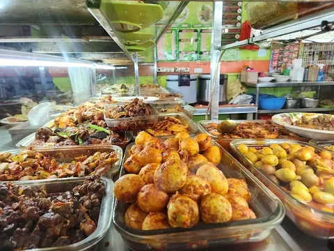 5 Warteg Langganan Artis, Lauk Banyak Harga Bersahabat!