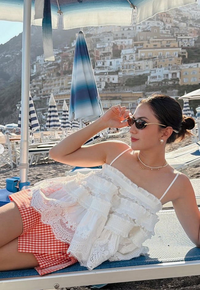 Inspirasi OOTD Liburan ala Jessica Mila di Italia: Simple tapi Tetap Elegan
