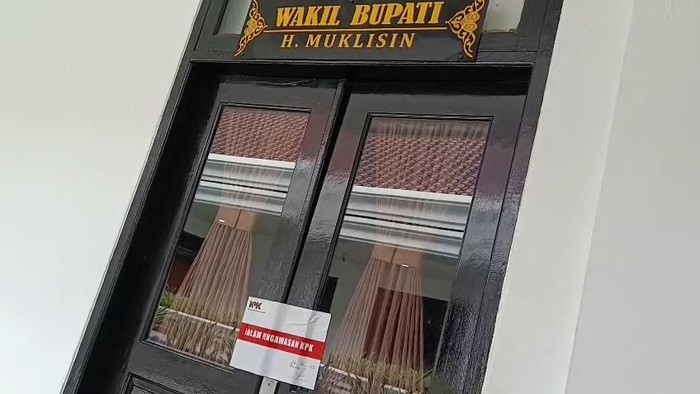 Ruang Bupati-Wabup Disegel KPK, Ini Kata Plt Gubernur Riau