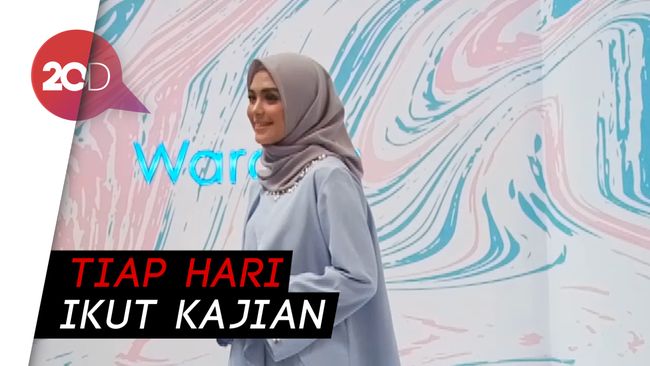 Sempat Goyah, Vebby Palwinta Kini Mantap Berhijab