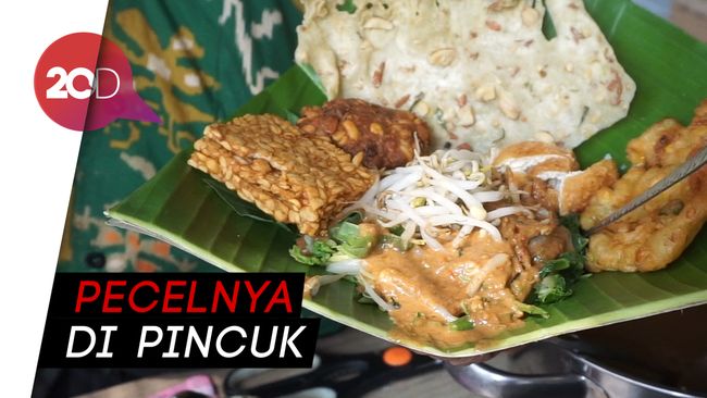 Enak Pol! Pecel Pincuk dan Rawon Khas Jawa Timur