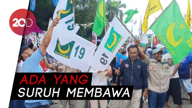 Bendera PPP dan PBB Berkibar di Kampanye Paslon 02