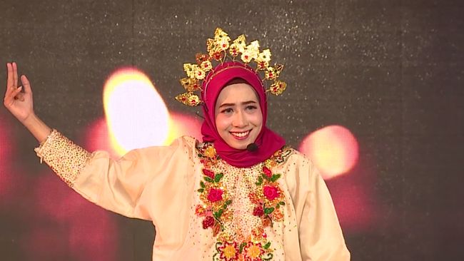 Sri Hidayati Bawakan Puisi yang Berbeda - Sunsilk Hijab Hunt 2019 Makassar